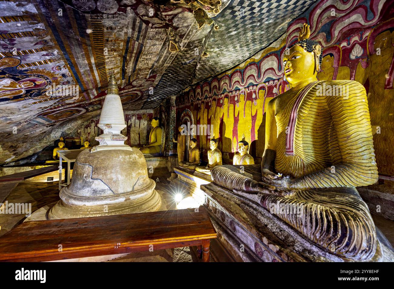 The cave temples of Damulla in Sri Lanka Stock Photo - Alamy