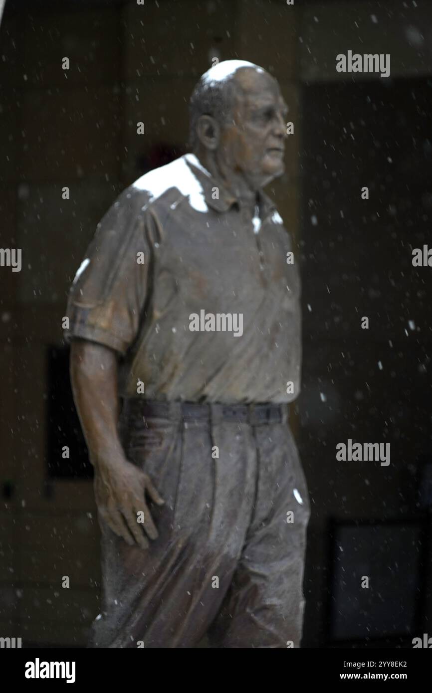 A statue of former Wisconsin Badgers football coach Barry Alvarez in ...