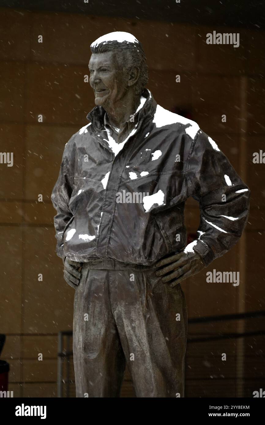 A statue of former Wisconsin Badgers athletic director Pat Richter in ...