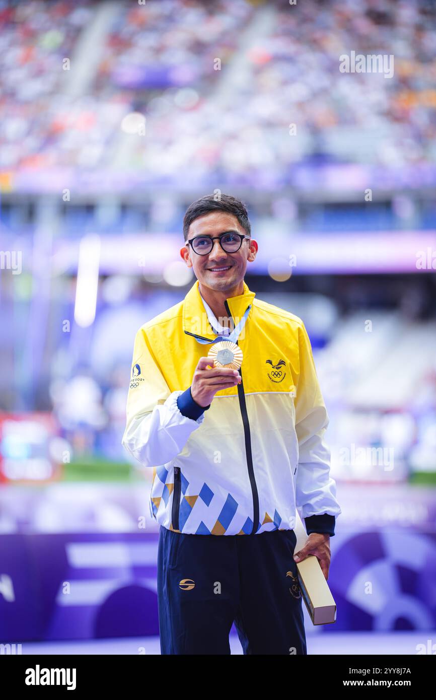 Daniel Pintado at the award ceremony and collecting her medal at the ...