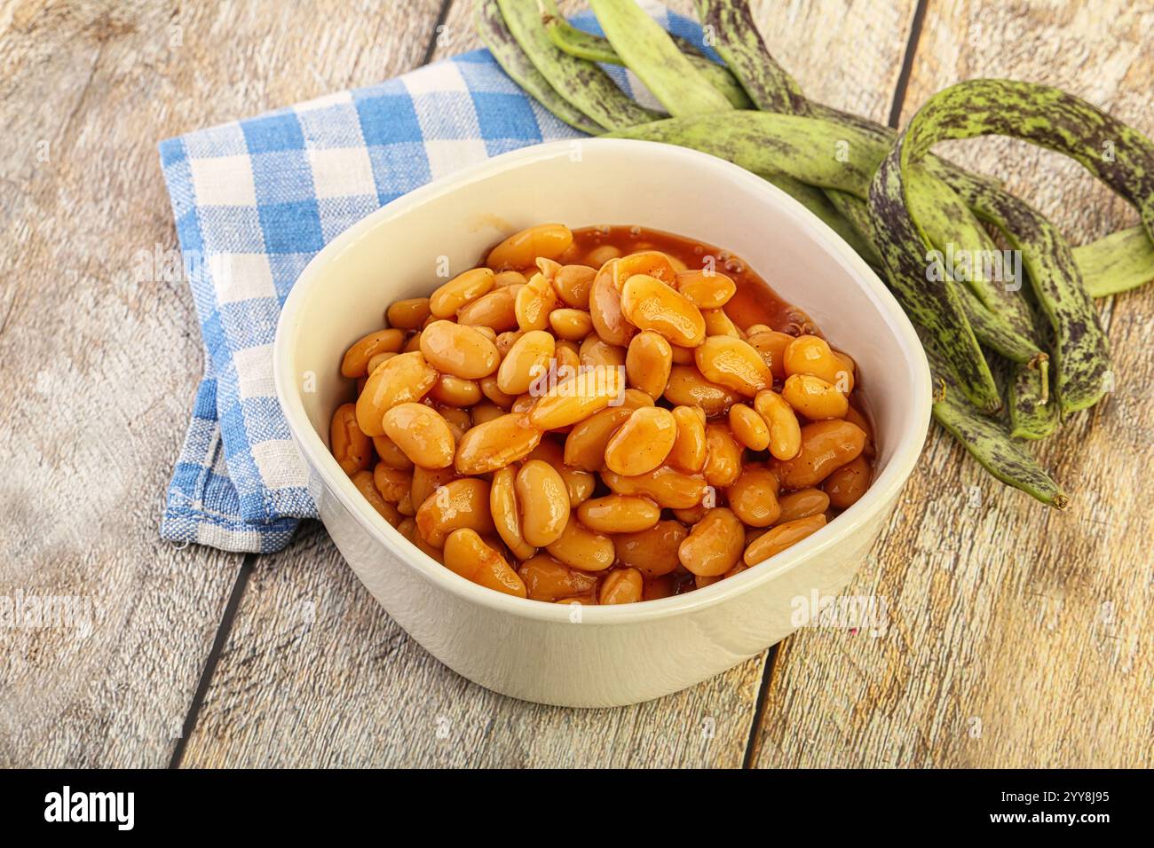 White baked bean in tomato sauce Stock Photo - Alamy