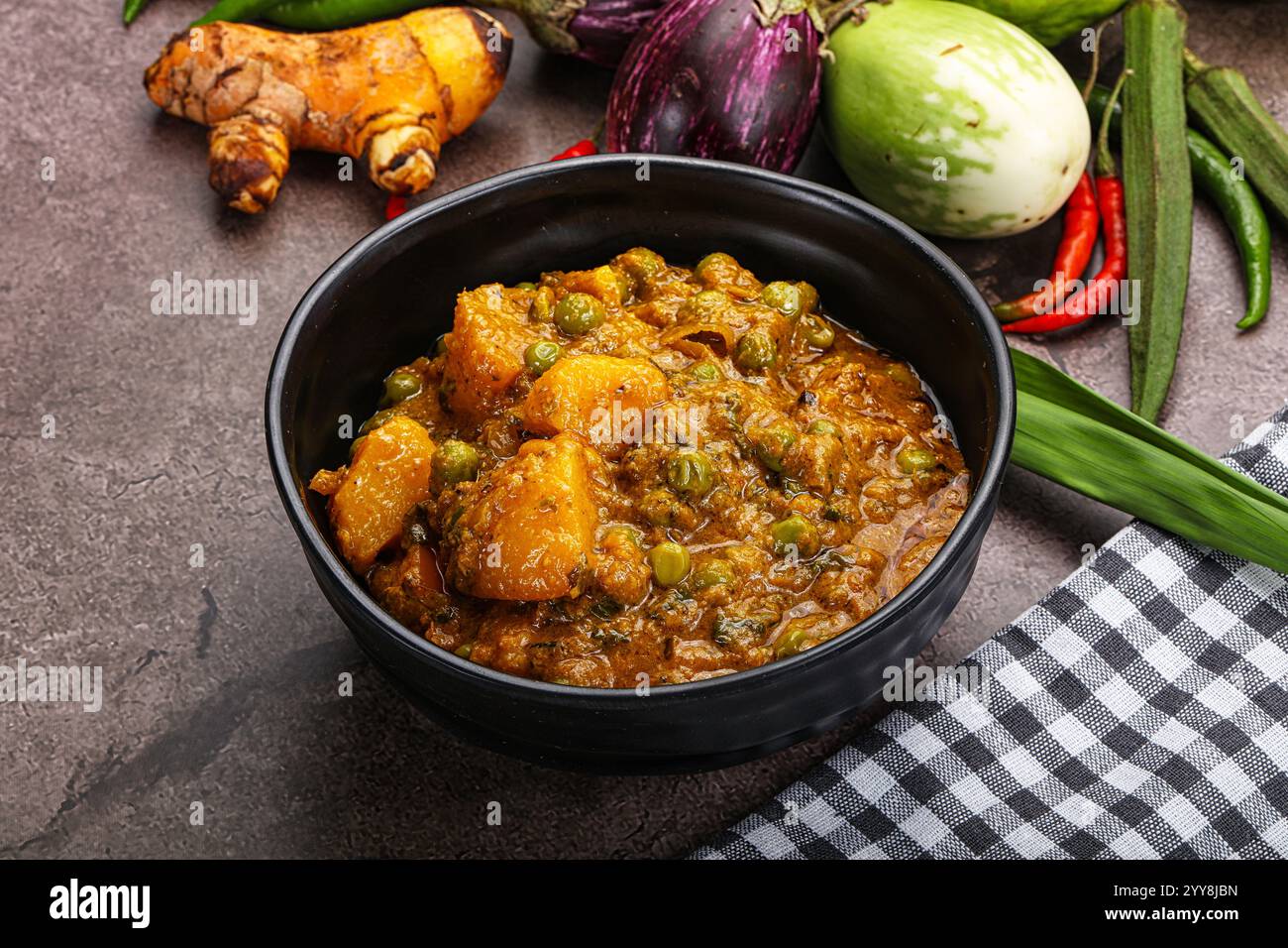 Indian traditional cuisine Aloo mutter - potato with green peas Stock ...
