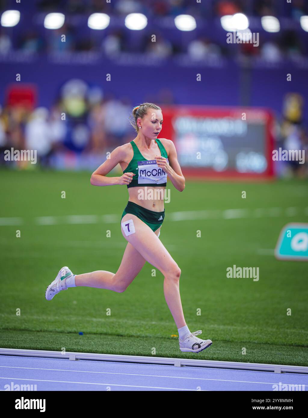 Jodie McCann participating in the 5000 metres at the Paris 2024 Olympic ...