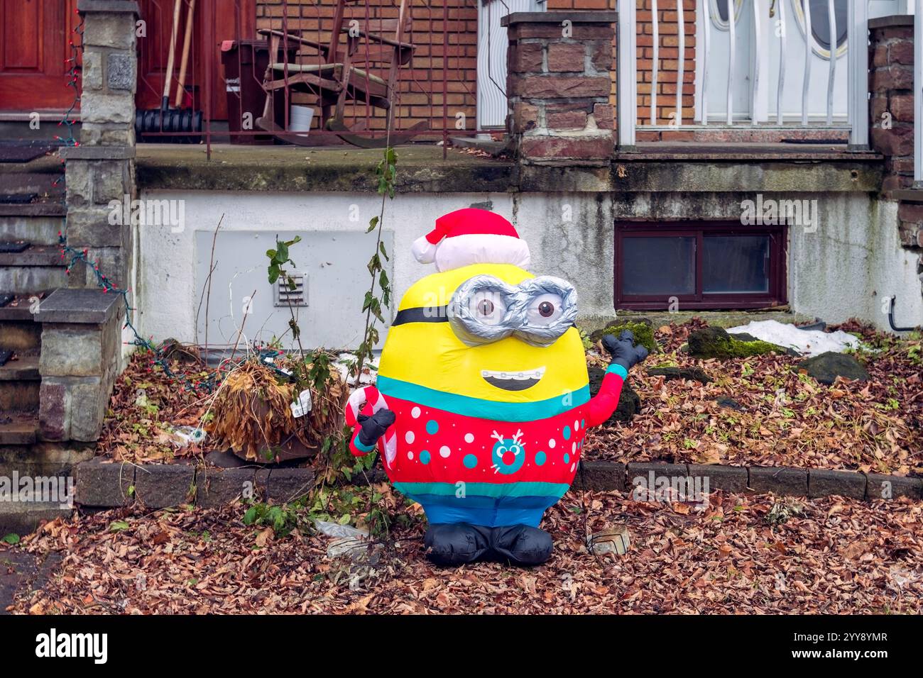 Lawn displays hi-res stock photography and images - Alamy