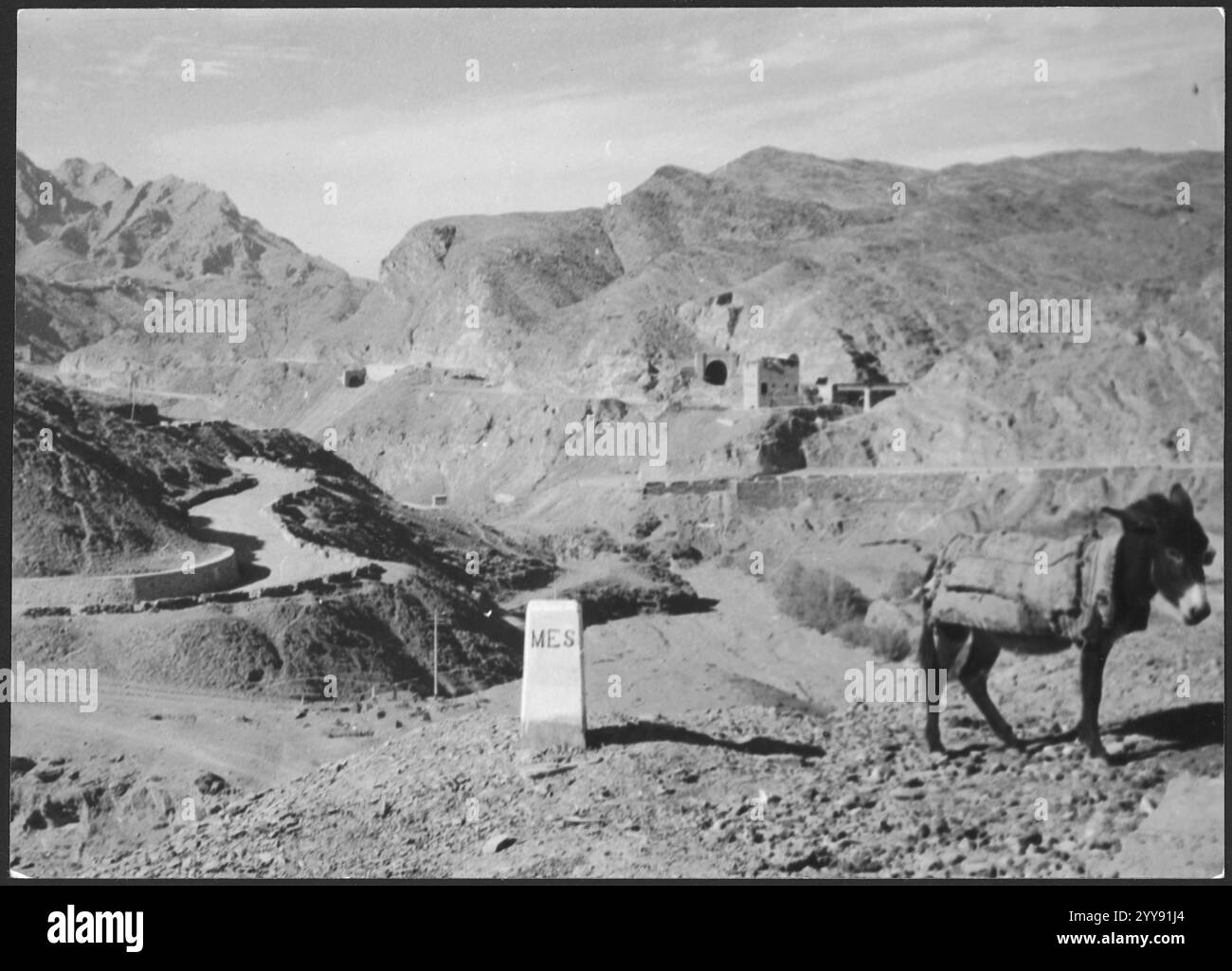 India, Khyber Pass (Chaiber Pass, Khaiberpass): Landscape; roads and ...