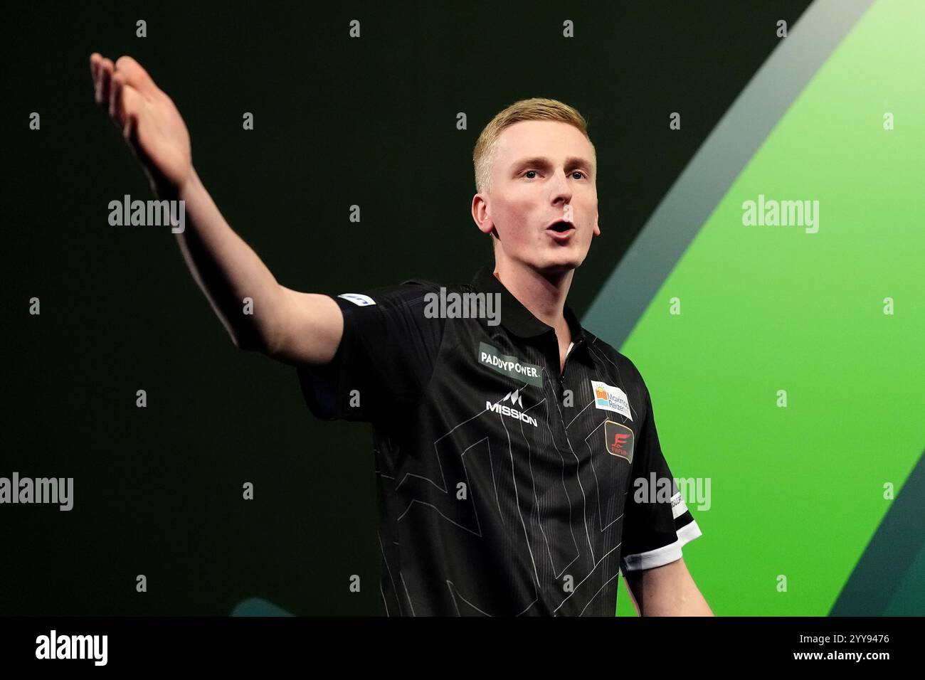Wessel Nijman acknowledges the crowd before his first round match ...