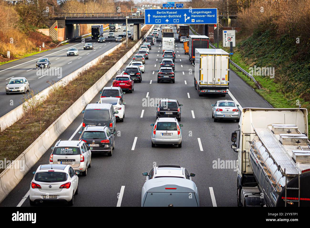 Hanover, Germany. 20th Dec, 2024. Traffic is gridlocked on highway 2 ...