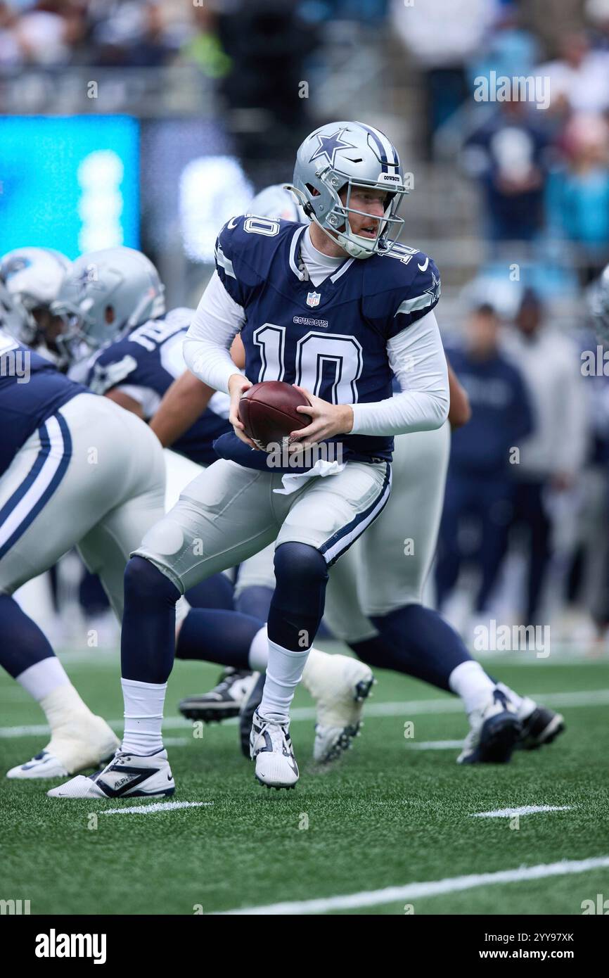 Dallas Cowboys quarterback Cooper Rush (10) turns to hand the ball off ...