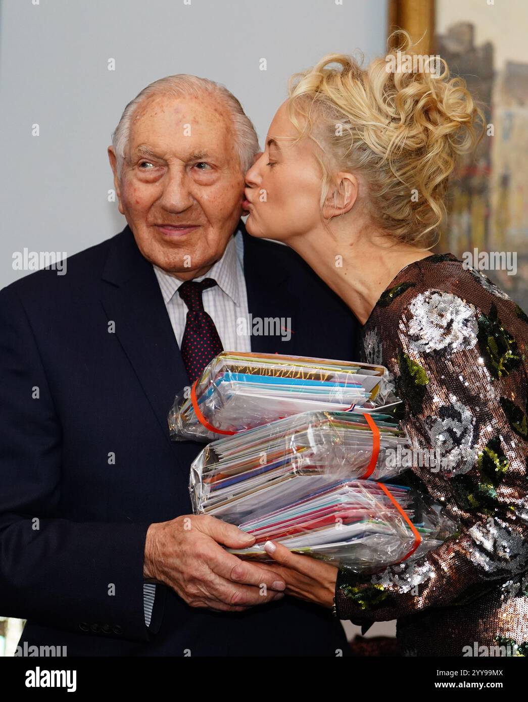 Jo-Anne te Raa Chater presents Normandy veteran Mervyn Kersh with a ...