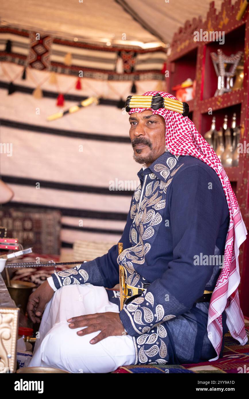 Al-Sayahid, KSA, 14th December 2024: saudi man in traditional clothing ...