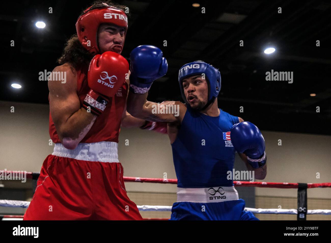 Richmond, Virginia, USA. 18th Jan, 2024. Competitor Aaron Walden (red ...