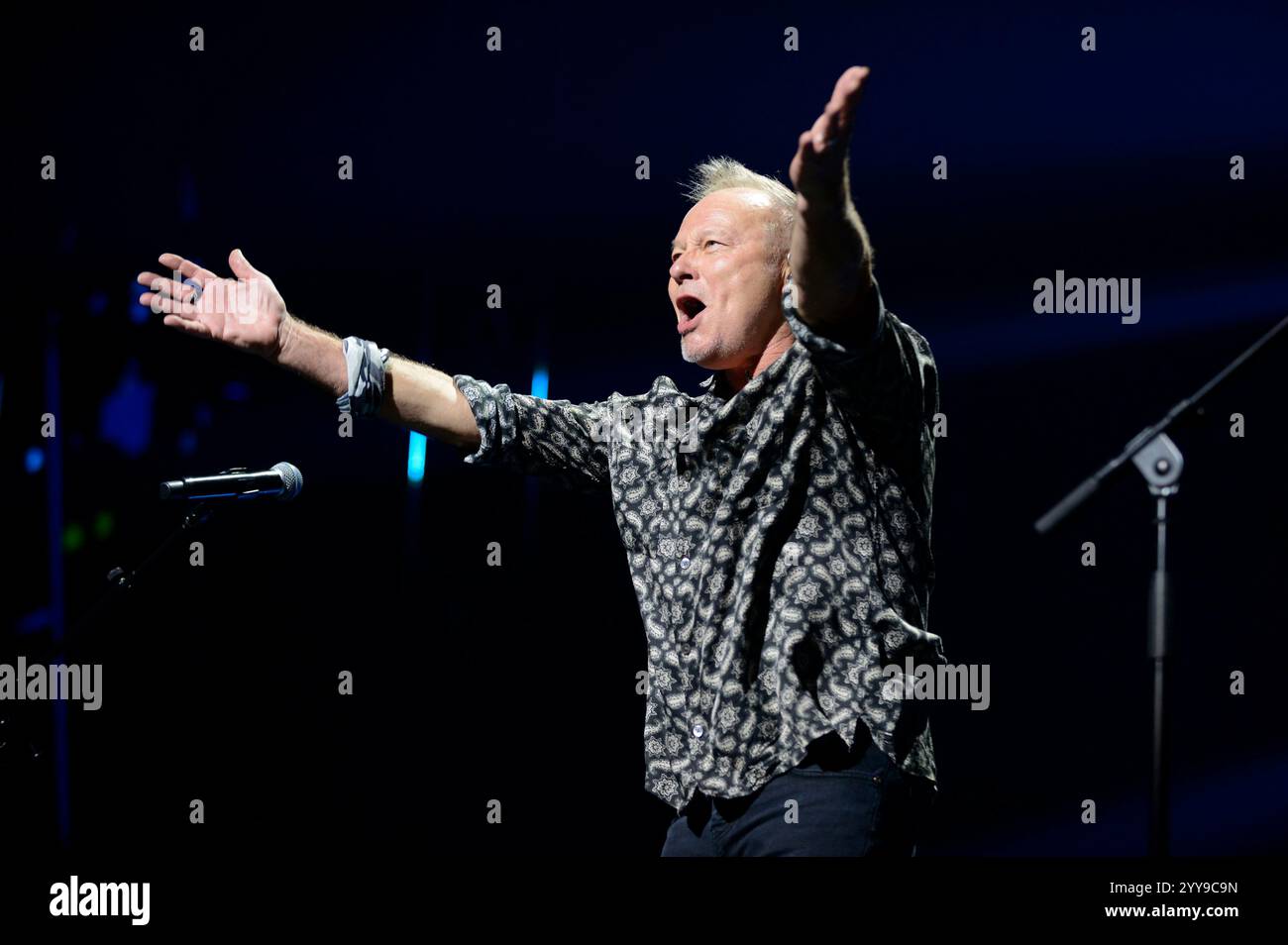 Nick van Eede von Cutting Crew live bei der 30. Night of the Proms 2024 in der ZAG Arena ...