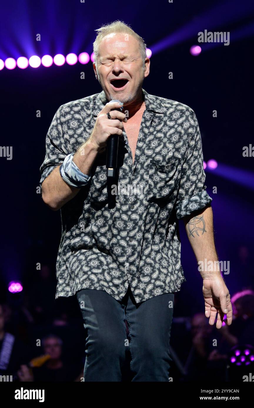 Nick van Eede von Cutting Crew live bei der 30. Night of the Proms 2024 in der ZAG Arena ...