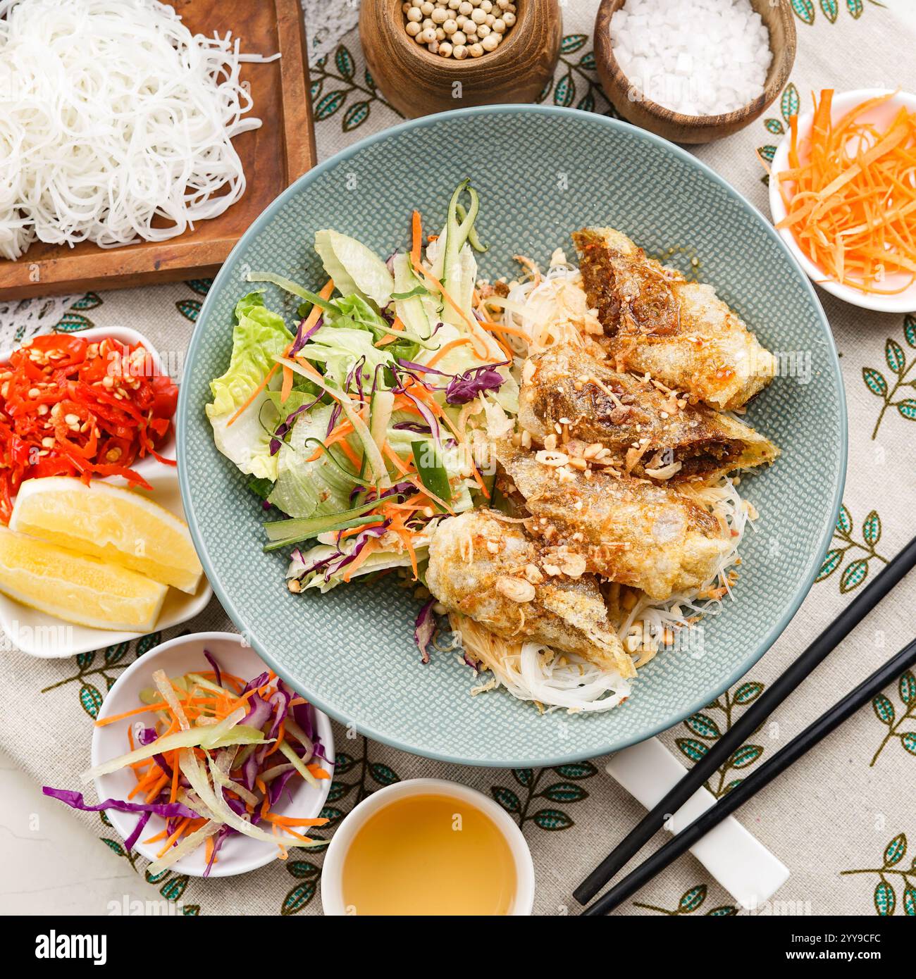 Ettuce wrap hi-res stock photography and images - Alamy