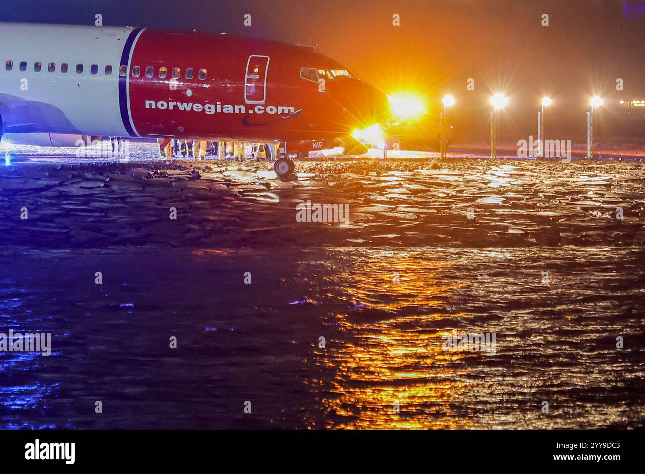 A Norwegian airliner overshoots the runway on landing at Molde Airport ...