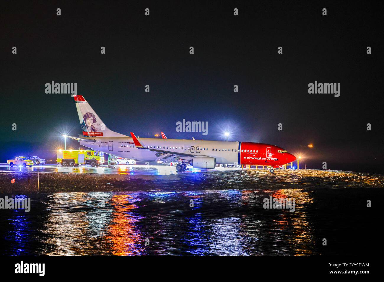 A Norwegian airliner overshoots the runway on landing at Molde Airport ...