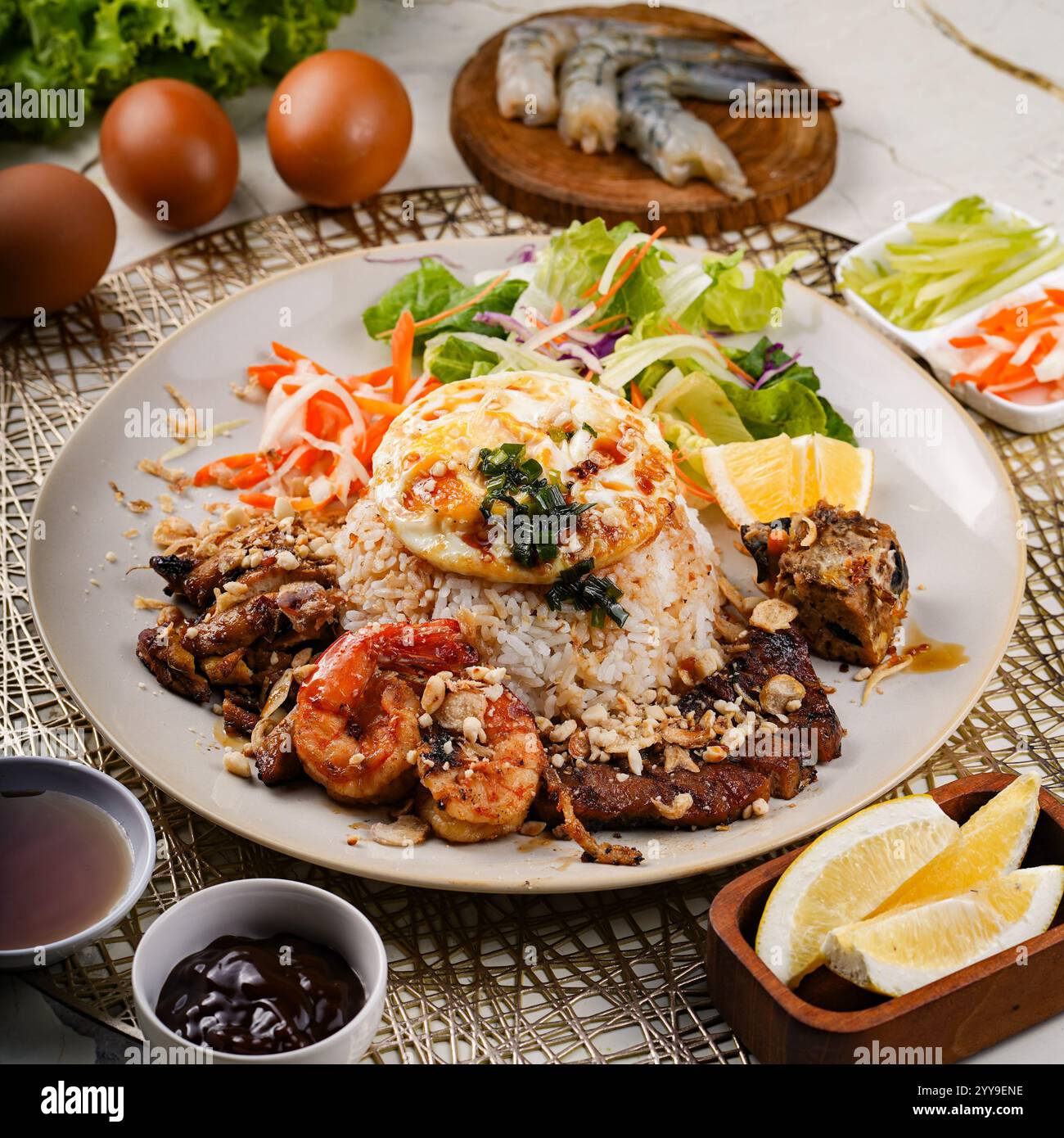 Crispy fried shrimp plated hi-res stock photography and images - Alamy