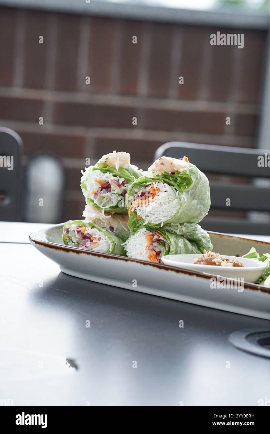 Fresh Vietnamese spring rolls (Gỏi Cuốn) filled with rice noodles ...