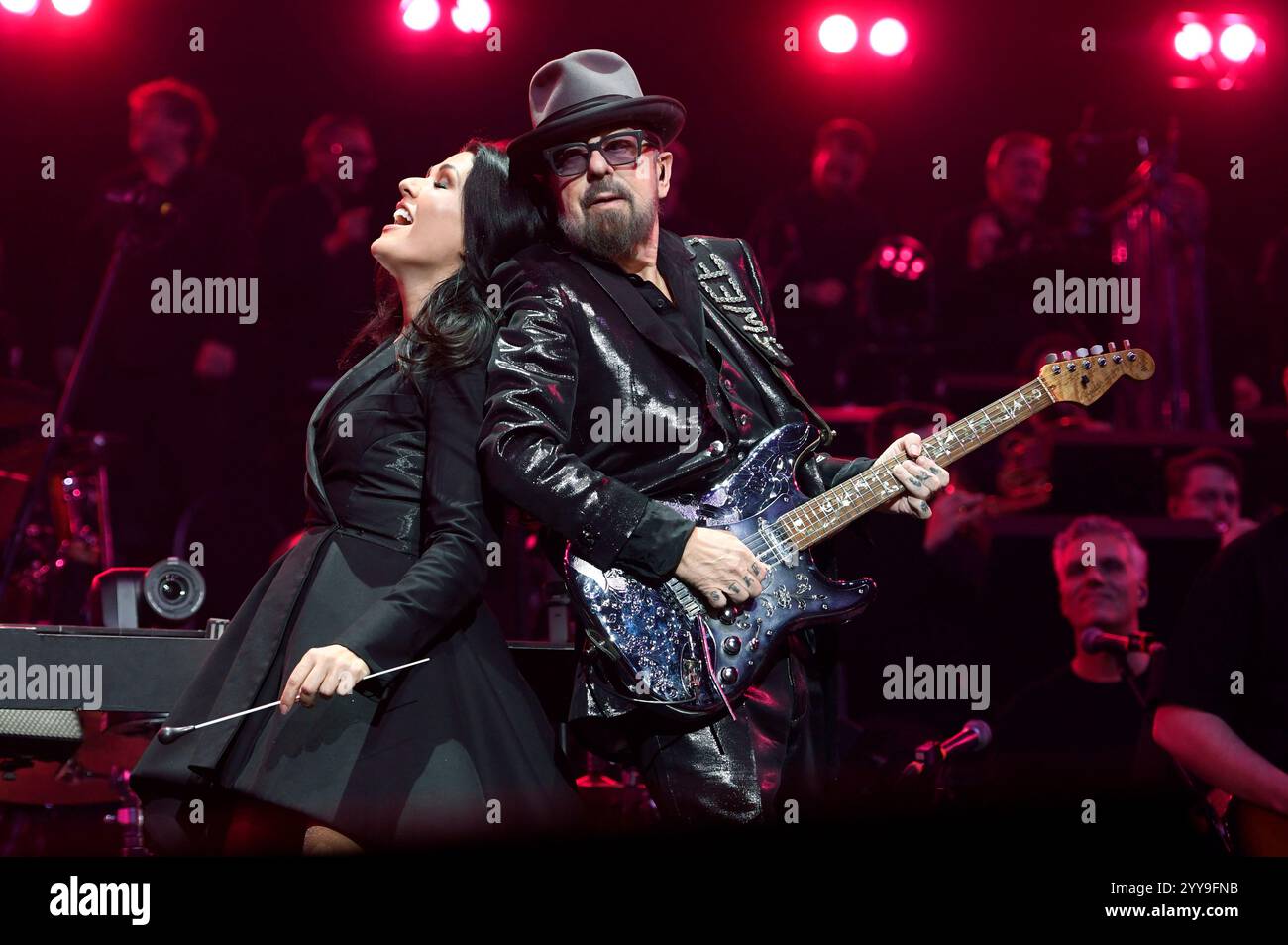 Alexandra Arrieche und Dave Stewart von den Eurythmics live bei der 30 ...