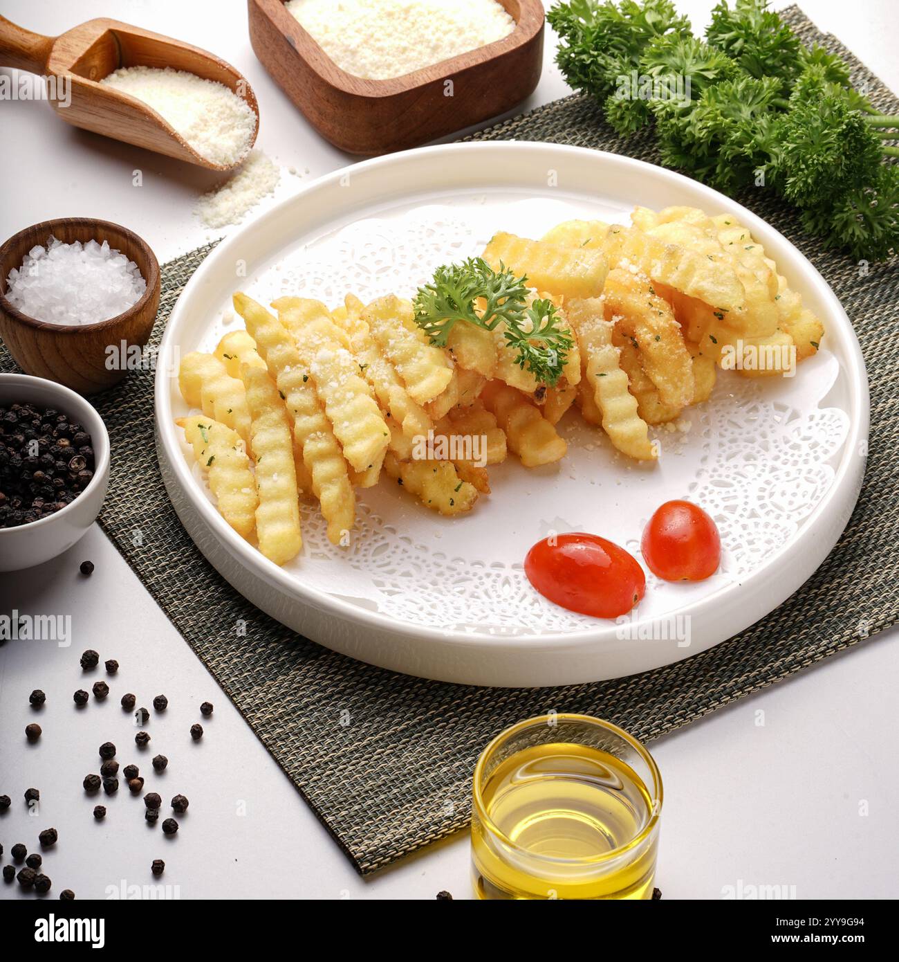Golden crinkle cut fries hi-res stock photography and images - Alamy