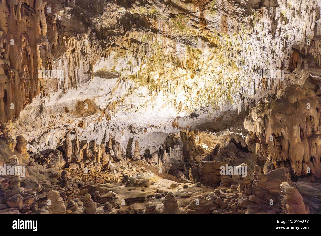 Breathtaking view of illuminated stalactites and stalagmites formations ...