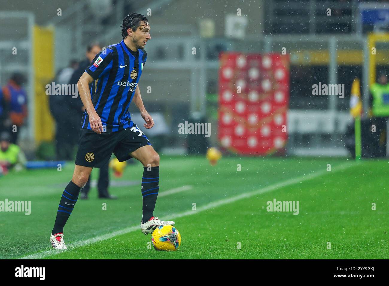 Milan, Italien. 19th Dec, 2024. Matteo Darmian of FC Internazionale ...