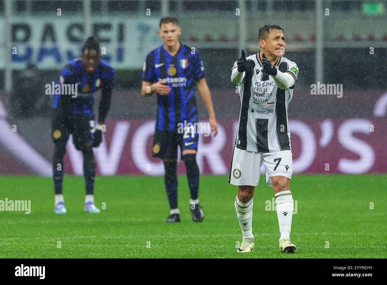 Milan, Italien. 19th Dec, 2024. Alexis Sanchez of Udinese Calcio reacts ...