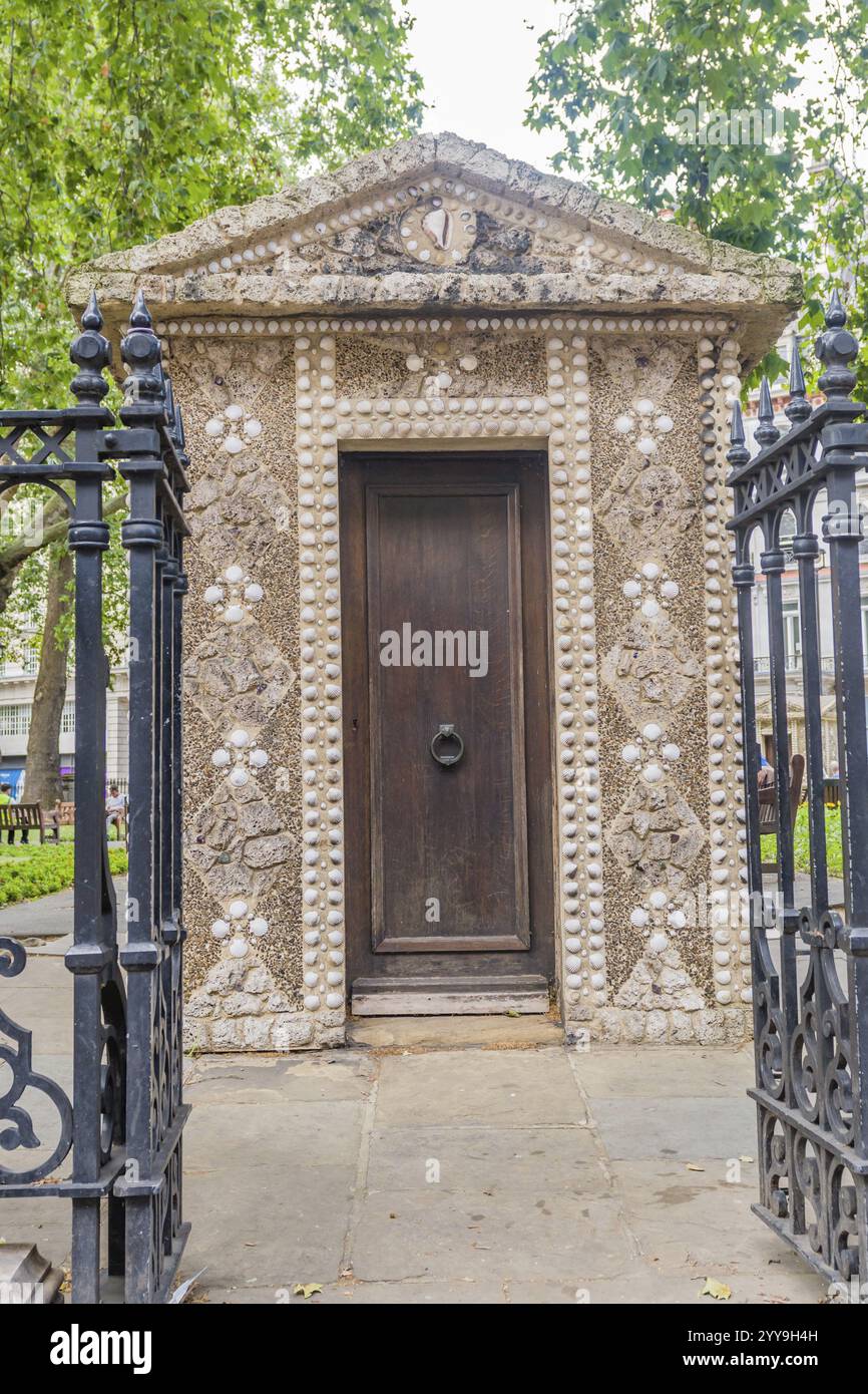 Wrought iron gates london hi-res stock photography and images - Alamy