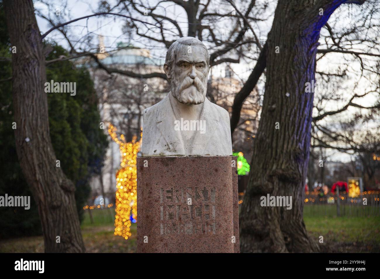 Busts sculptures heads hi-res stock photography and images - Alamy