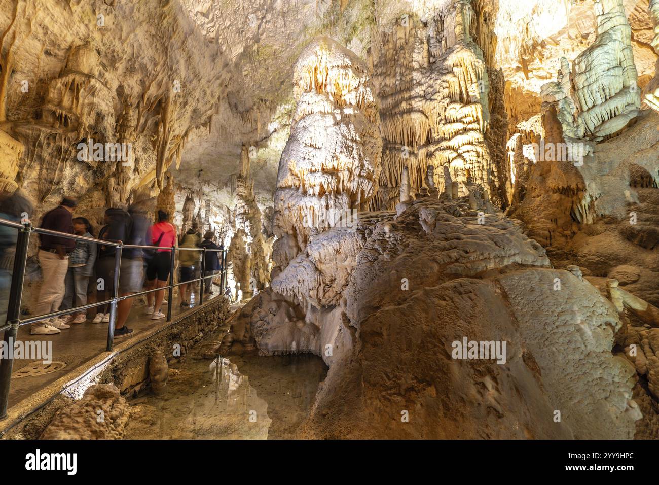 Tourists observing the magnificent stalactites and stalagmites ...