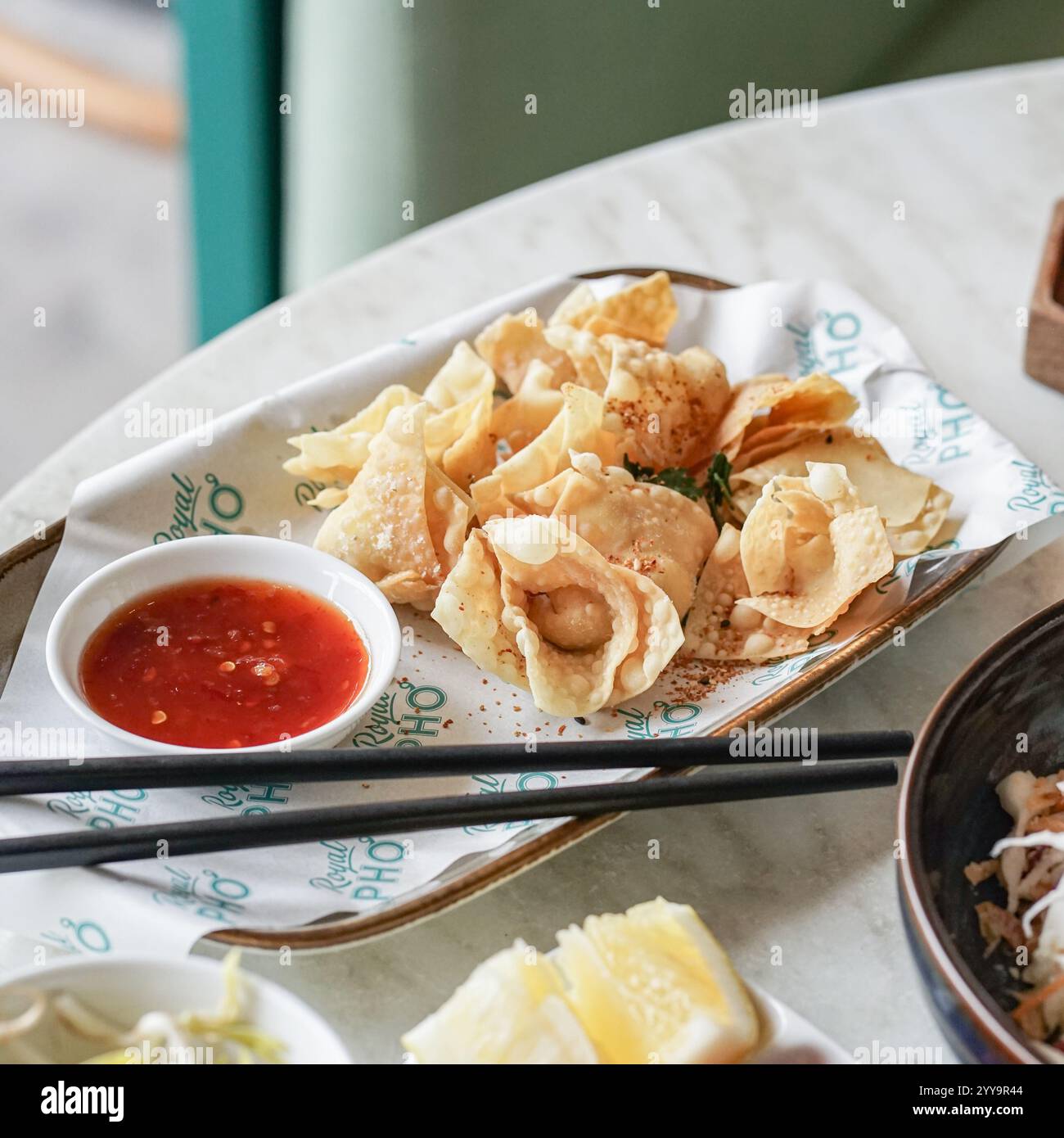 Golden crispy fried wontons hi-res stock photography and images - Alamy