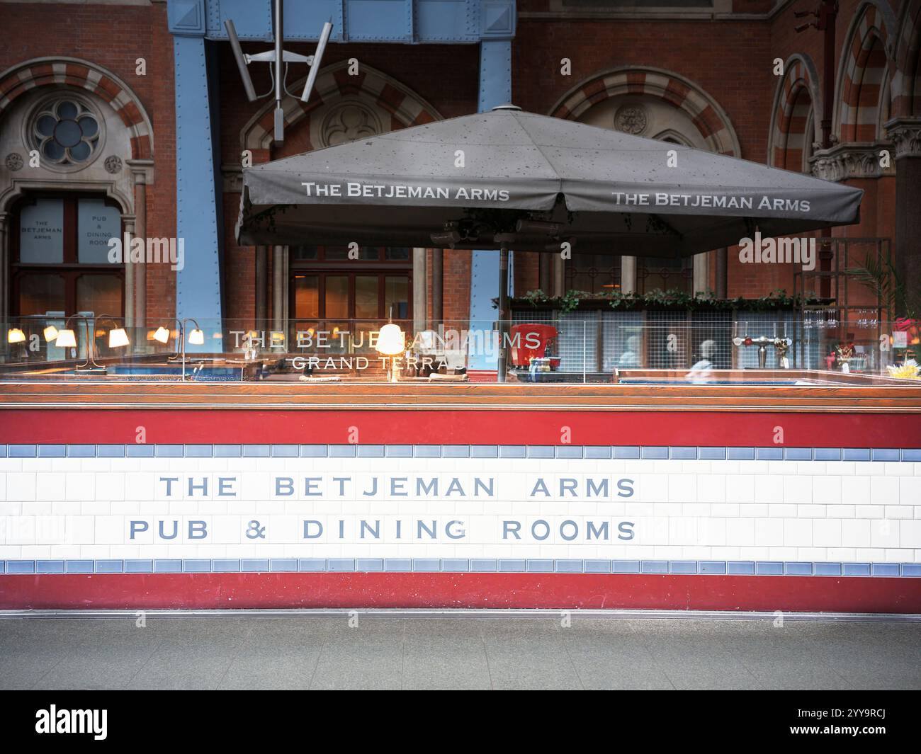 The Betjeman Arms pub & dining rooms, St Pancras International railway ...