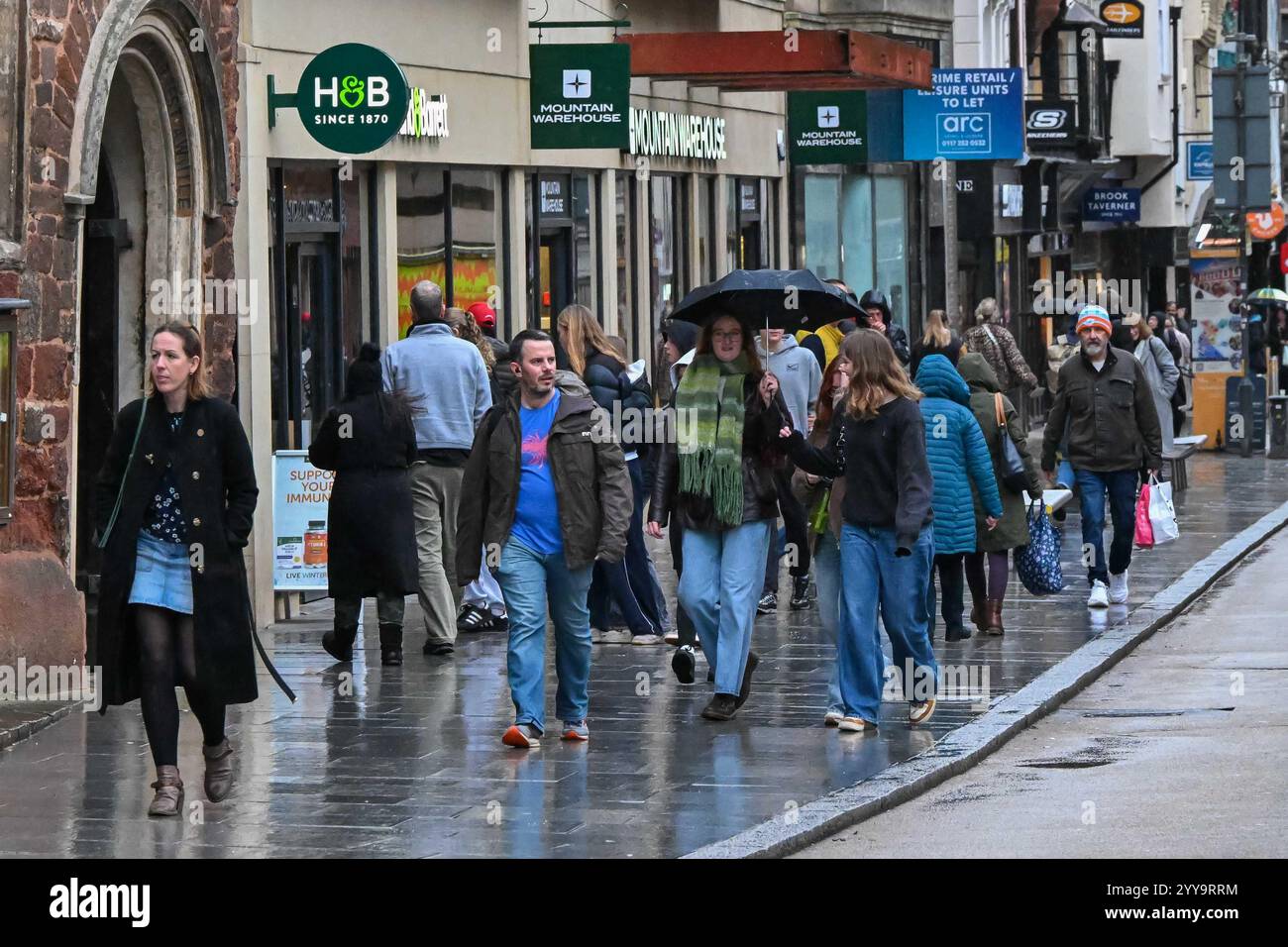 Exeter, Devon, UK. 20th December 2024. UK Weather. The city centre at ...