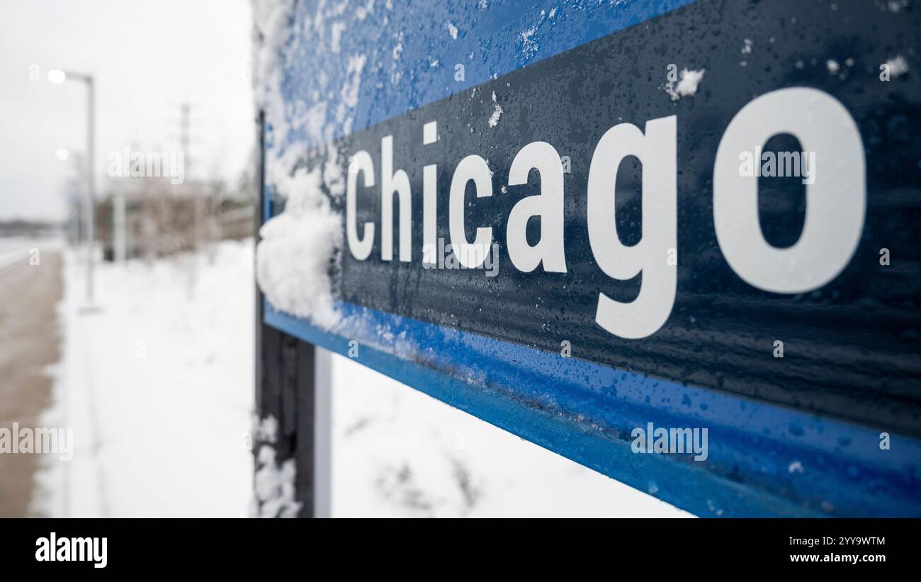 Chicago, USA. 20 December 2024. Chicago weather – Signage to downtown ...