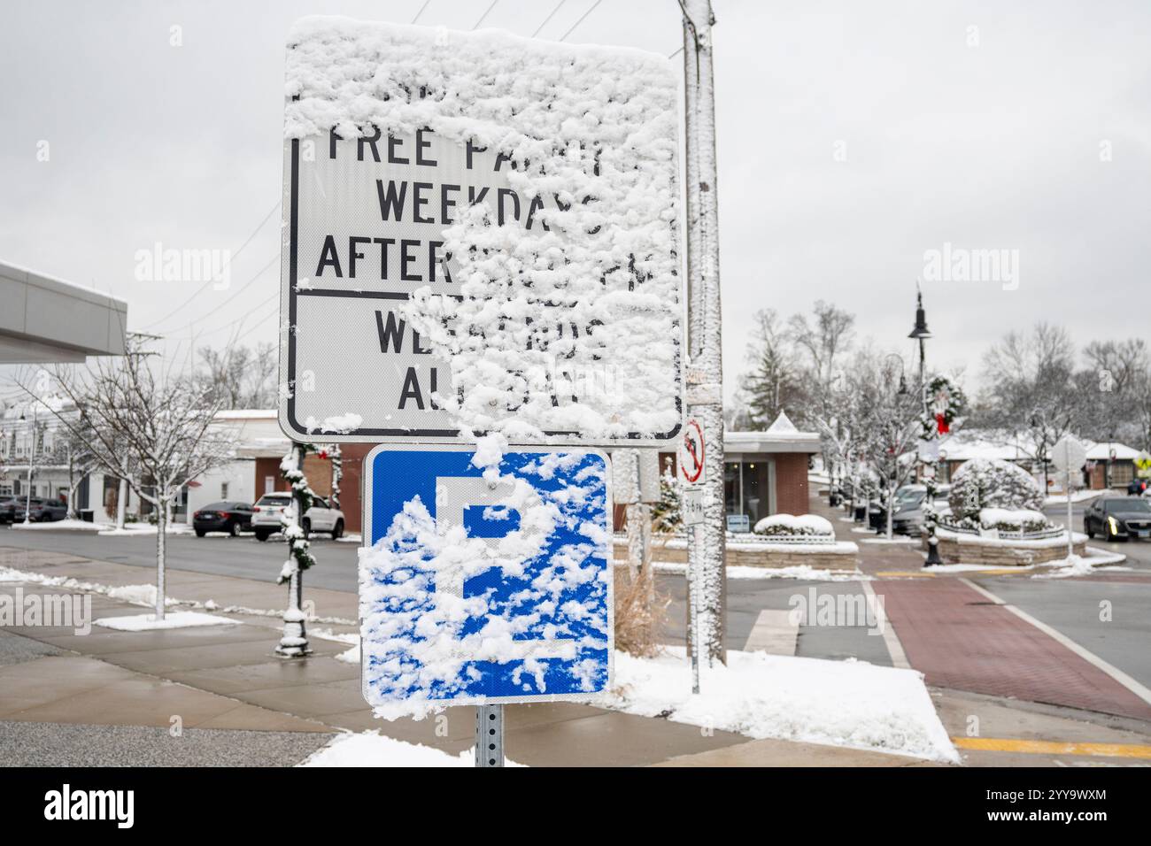 Chicago, USA. 20 December 2024. Chicago weather – Covered signage as ...