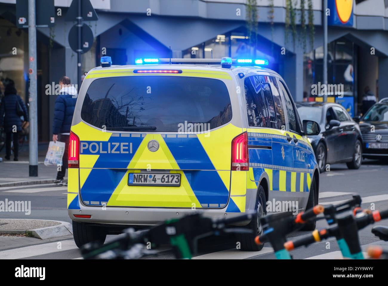 Düsseldorf 20.12.2024 Polizei Auto Polizeiauto Polizeiautos ...