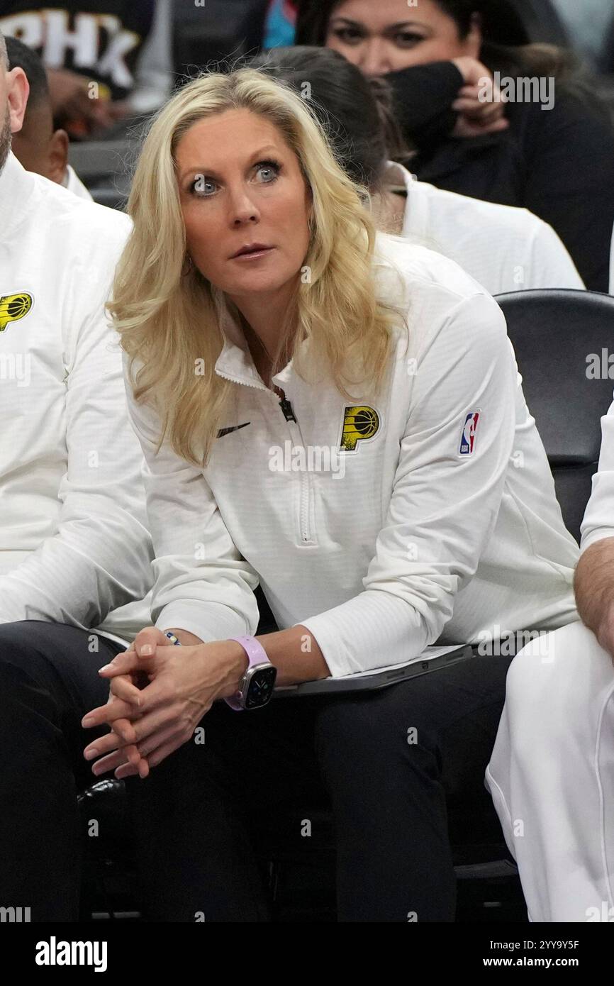 Indiana Pacers assistant coach Jenny Boucek during the first half of an ...