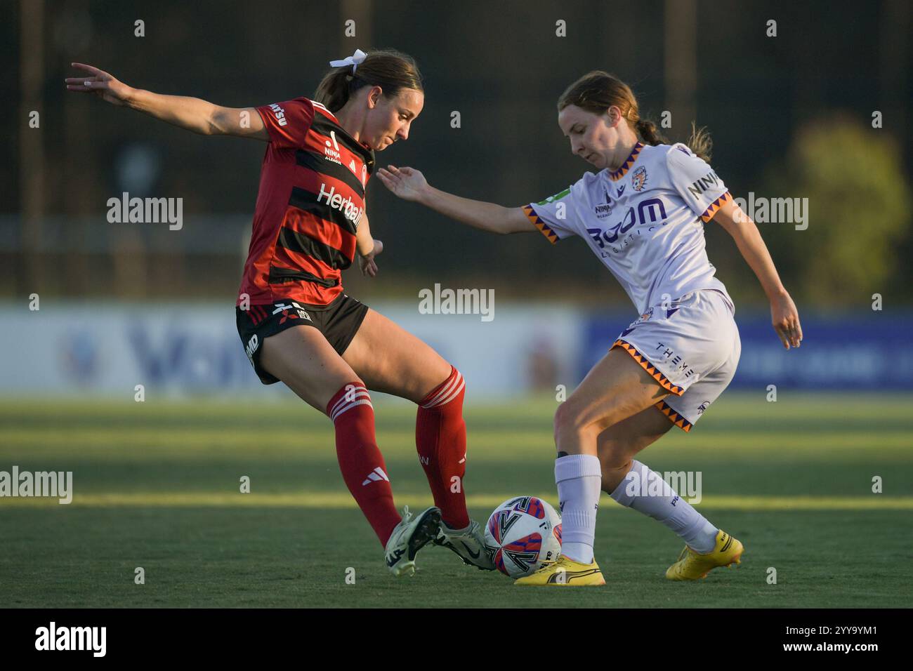Rooty Hills, Australia. 20th Dec, 2024. Cushla Grace Rue (L) of Western ...