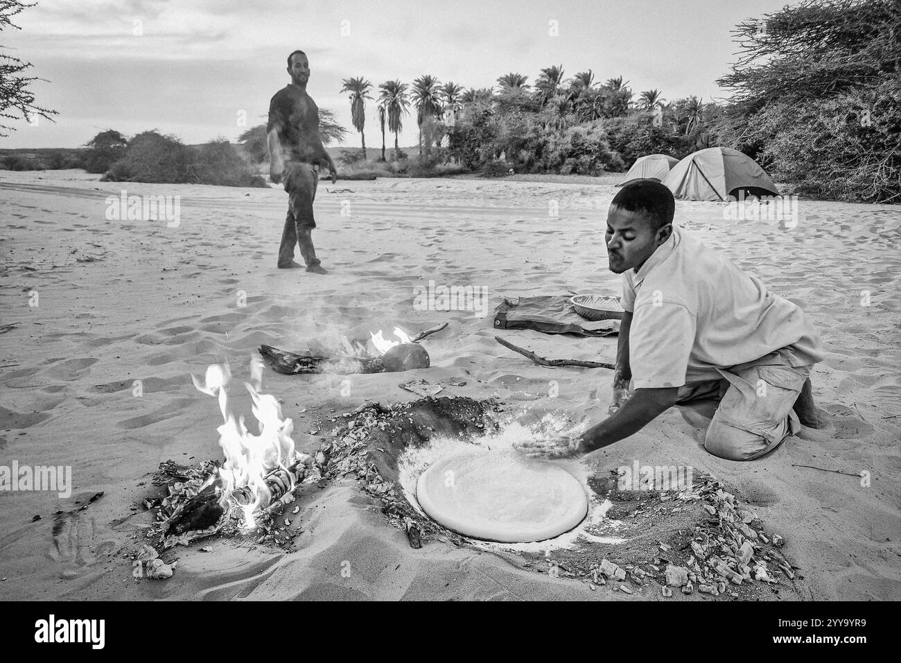 Mauritania, Azweiga, preparation and cooking of traditional desert ...