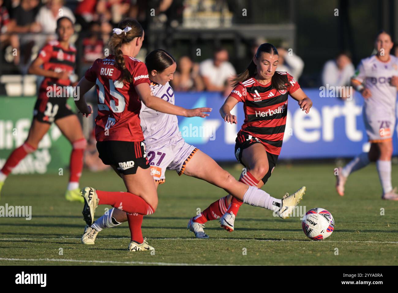 Rooty Hills, Australia. 20th Dec, 2024. Charli Wainwright (C) of Perth ...