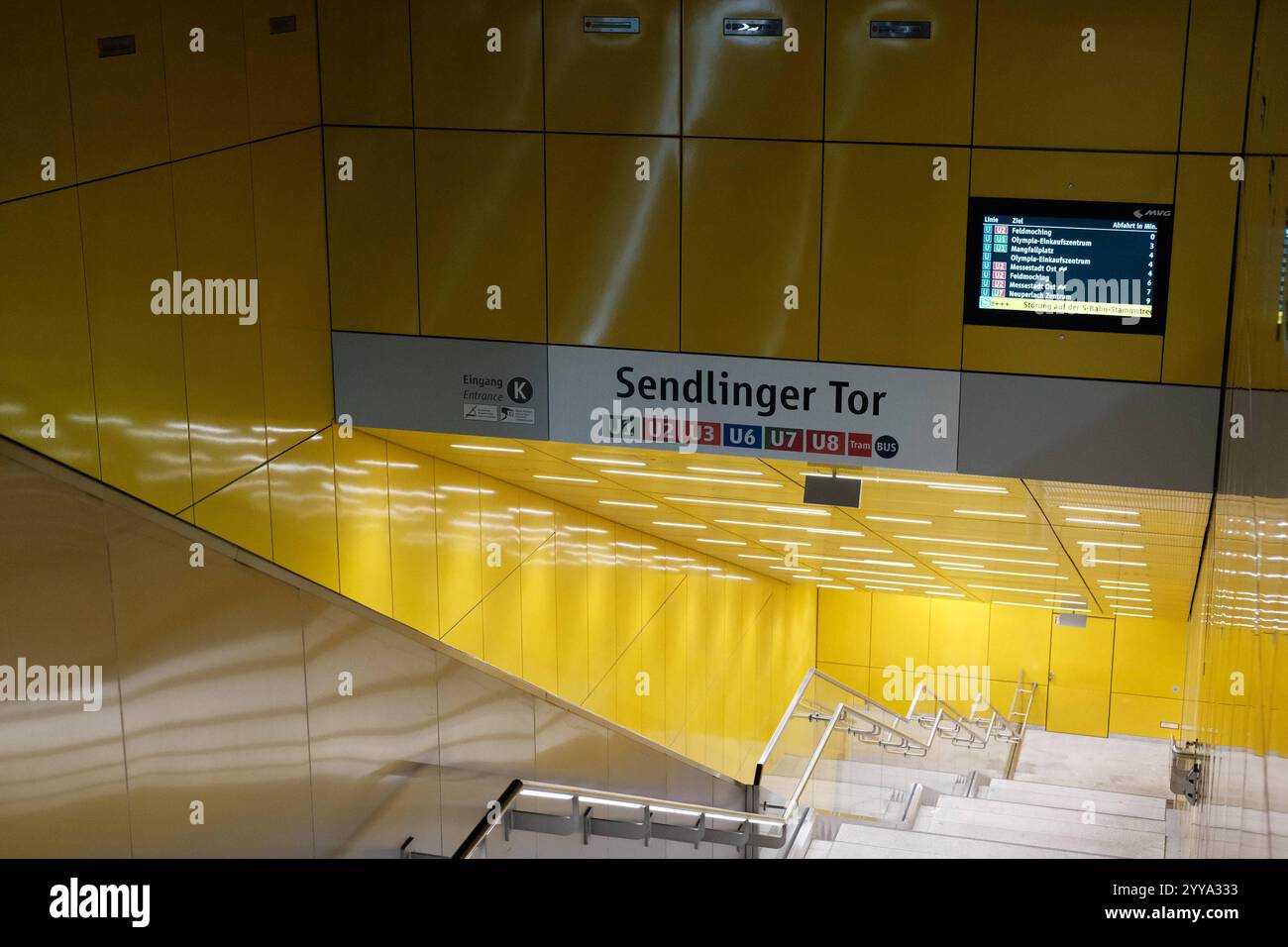 Eingang U-Bahn Station Sendlinger Tor Treppenaufgang zur U-Bahn Station ...