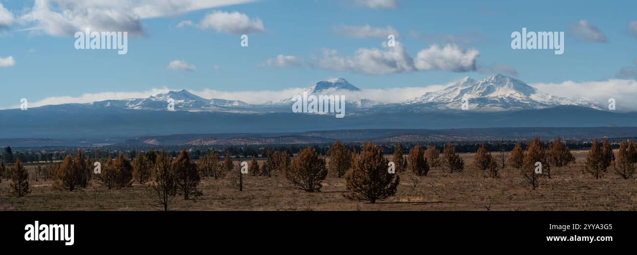 Volcanoes in oregon hi-res stock photography and images - Alamy