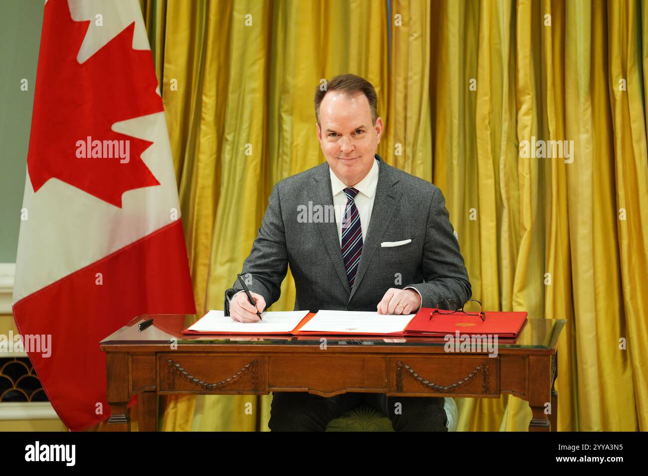 Ottawa, Canada. 20th Dec, 2024. Employment Minister Steven MacKinnon signs a document during a ...