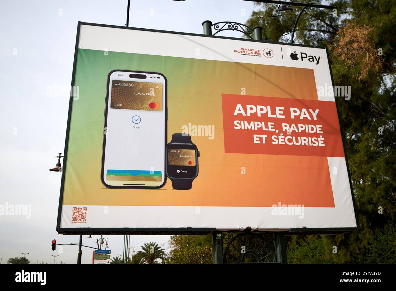 Billboard advertising apple hi-res stock photography and images - Alamy