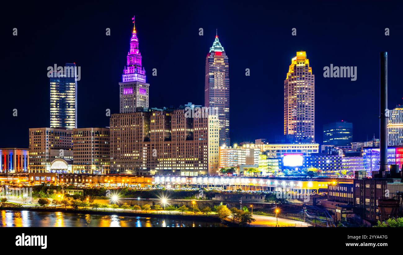 Cleveland ohio skyline at night hi-res stock photography and images - Alamy
