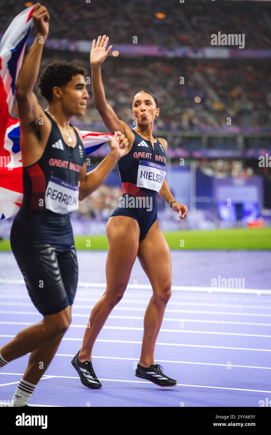 Lina Nielsen celebrating with her country's flag in the 4x400 meters ...