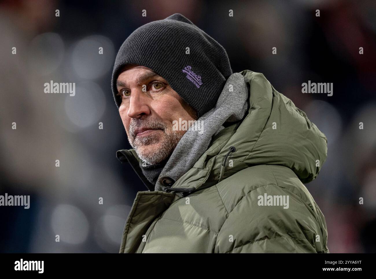 Muenchen, Deutschland. 20th Dec, 2024. Markus Babbel schuetzt sich mit ...