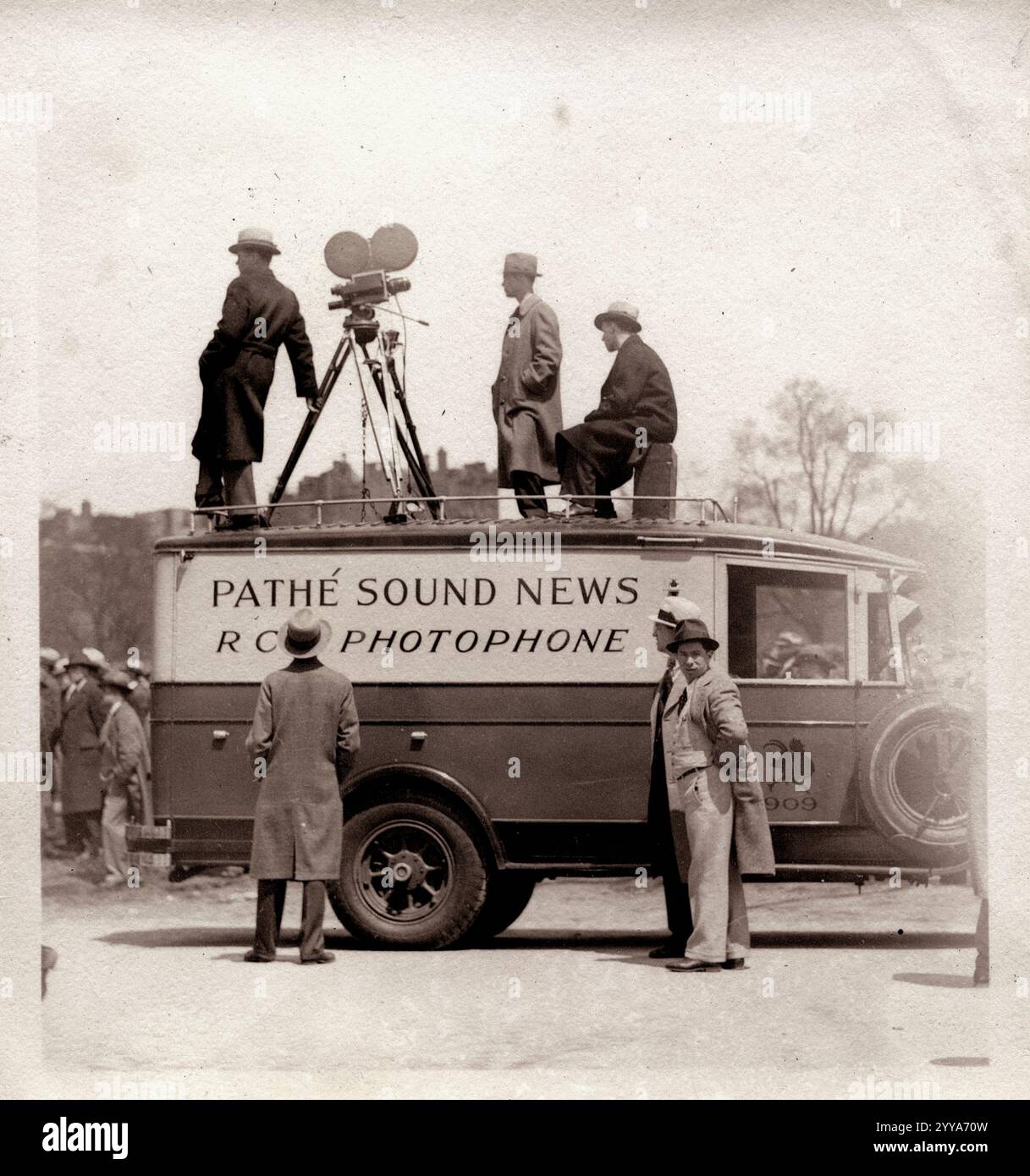 Pathe news hi-res stock photography and images - Alamy