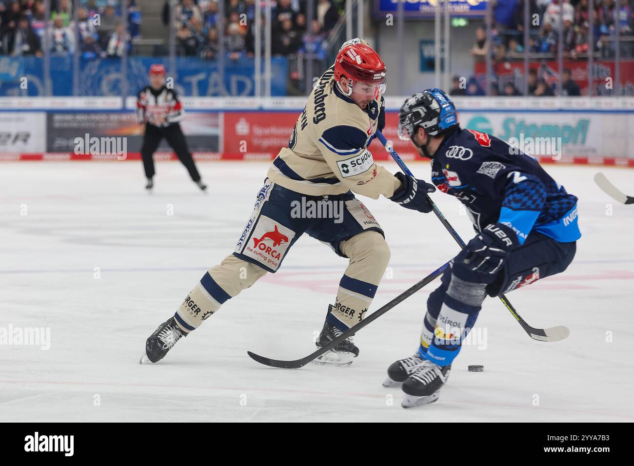 Zach Senyshyn (Schwenninger Wild Wings, #89) mit Sam Ruopp (ERC ...
