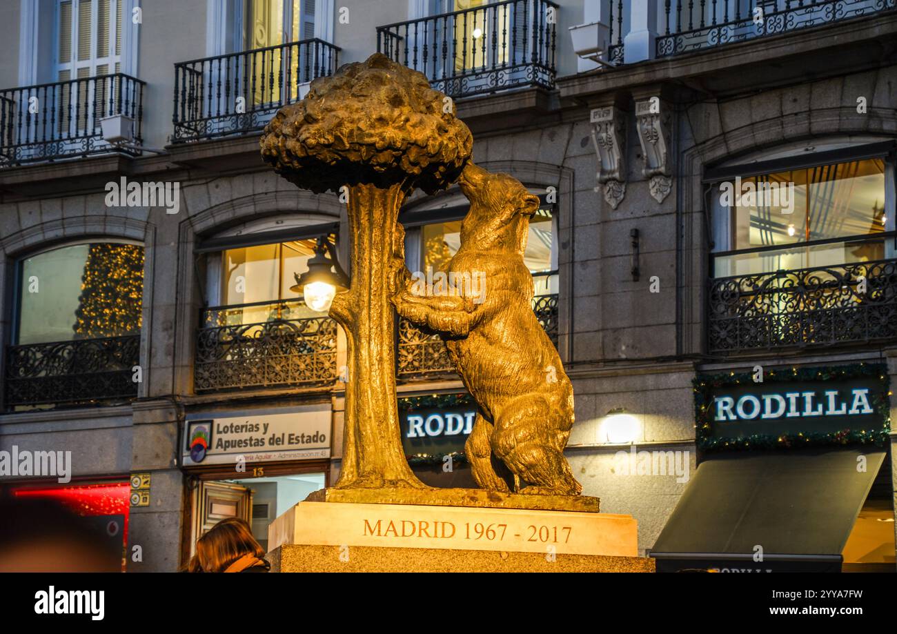 Puerta del Sol square,, Statue of the Bear and Strawberry Tree ...